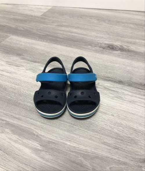 Сандалии crocs
