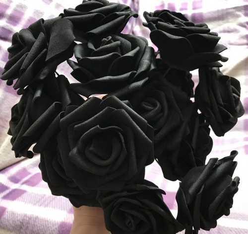 Где купить черные розы. Черные искусственные цветы. Черные розы в черной упаковке.