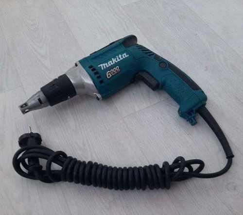 Сетевой шуруповерт Makita FS6300