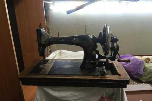 Старинная швейная машина немецкой фирмы J. Silberb