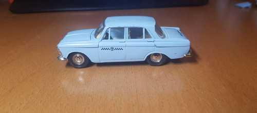 Модель автомобиля Москвич 408 такси круглые фары