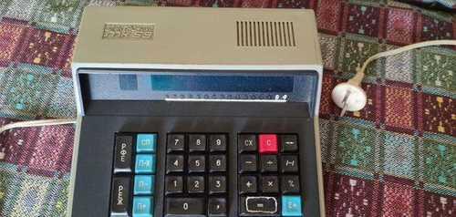 Старинный калькулятор Электроника