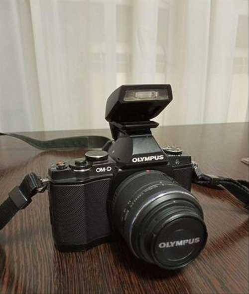 Фотоаппарат Olympus OM-D E-M5 kit 14-42 1:3.5-5.6