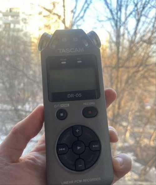 Рекордер tascam DR-05