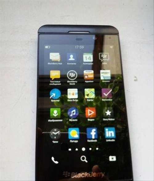 Смартфон BlackBerry Z10 4G