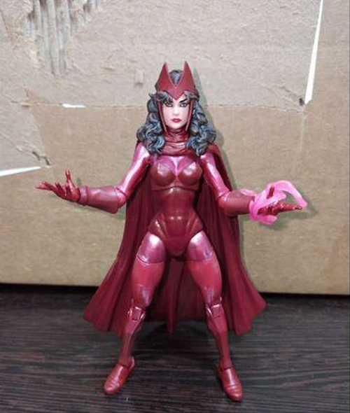 Фигурка Scarlet Witch из набора Marvel Legends Fam