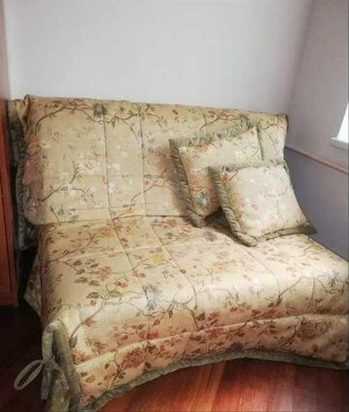 Продам диван-кровать 140200 с оригинальным чехлом