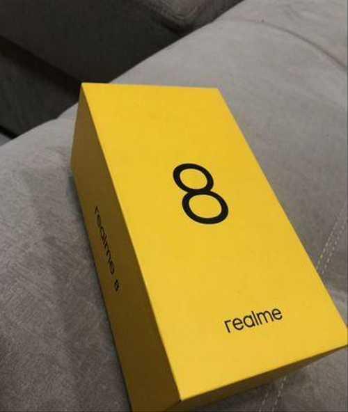 Коробка Realme8 с комплектующим