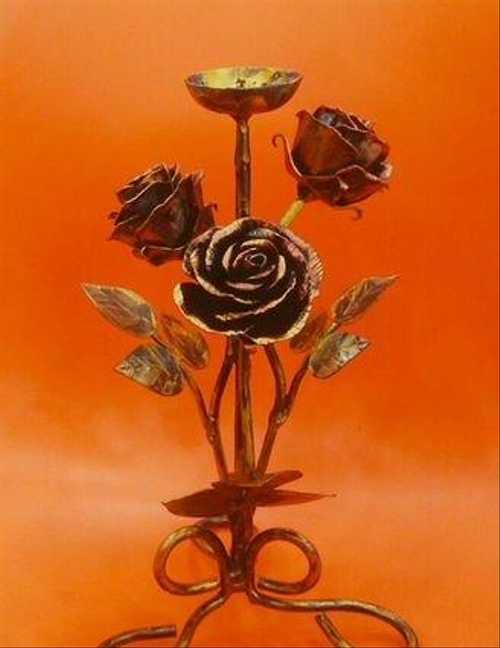 Подсвечник на 1 свечу с тремя розами кованый