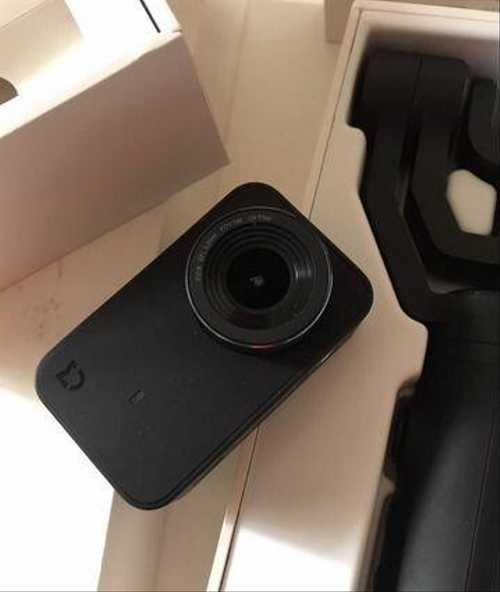 Видео камера YI 4K Action Camera + стабилизатор