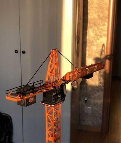 Игрушечный подъемный кран