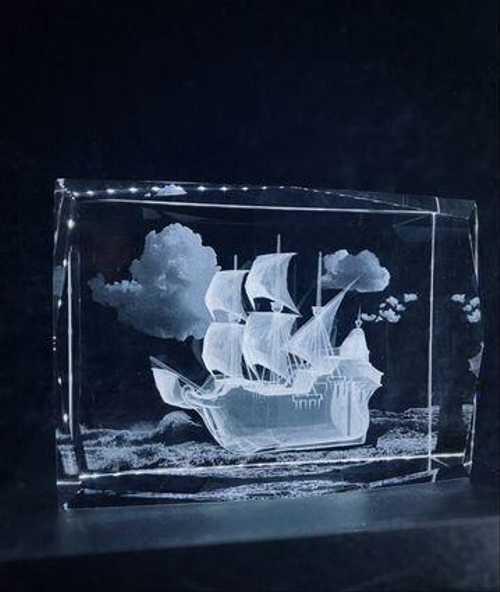 Корабль с парусами 3D гравировка в стекле