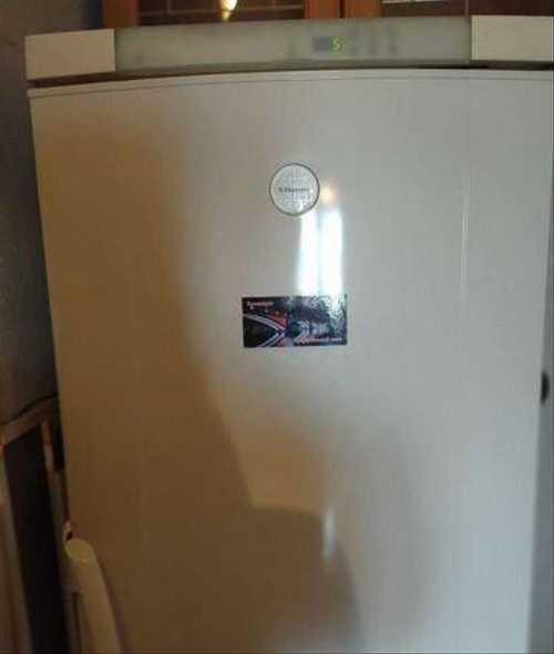 Холодильник Electrolux ERE3500 бу