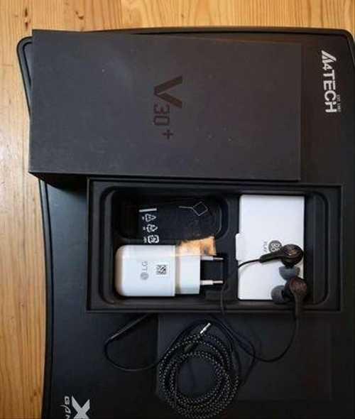 Коробка с аксессуарами LG V30+