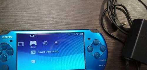 Sony PSP голубого цвета