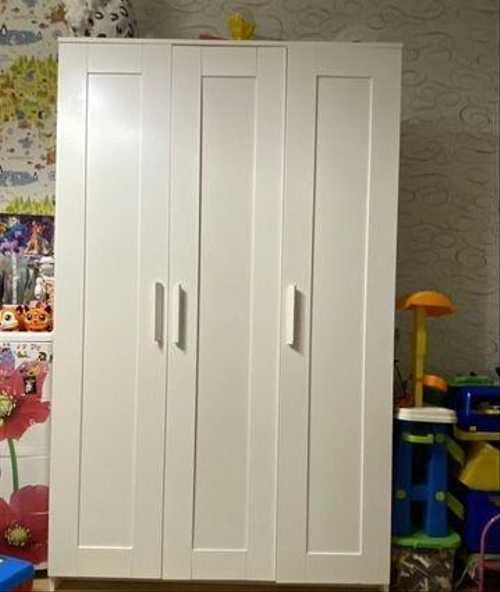 Шкаф IKEA Бримнес 3-х дверный