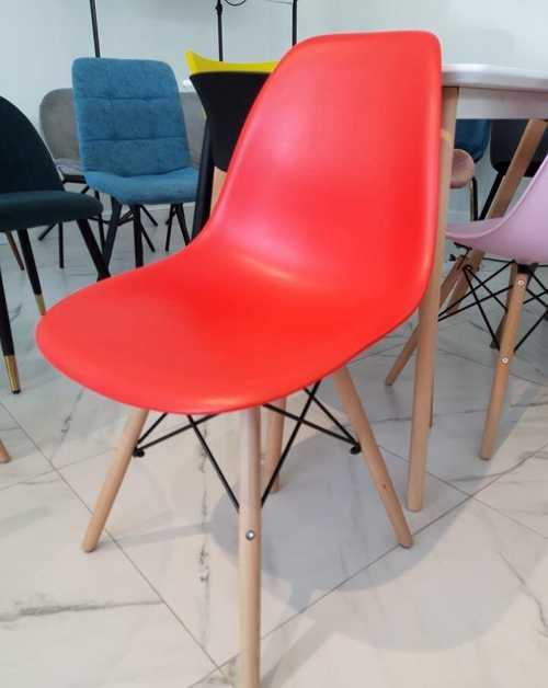 Cтул пластиковый на деревянных ножках Eames DSW