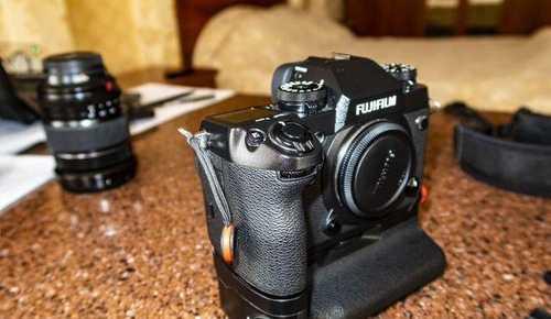Фотоаппарат fujifilm X-H1 с батарейным блоком