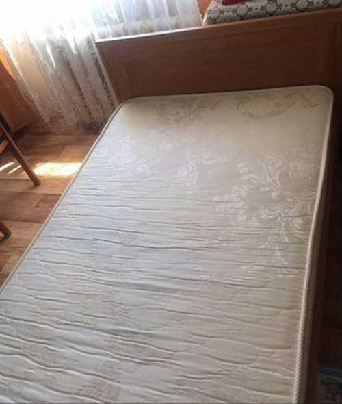Кровать