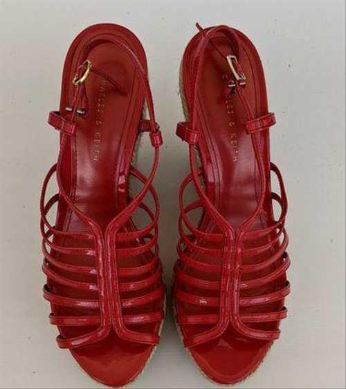 Новые женские босоножки на танкетке