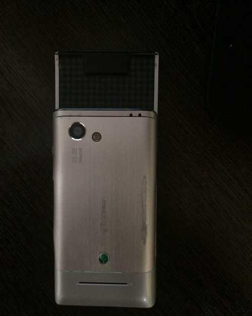 Телефон Sony Ericsson T715
