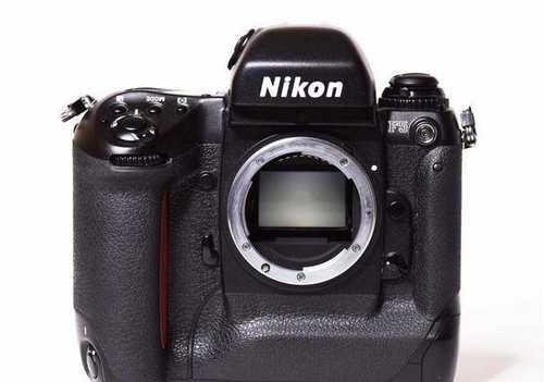 Nikon F5 с принадлежностями