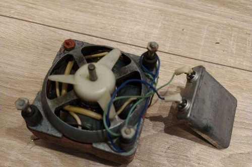 Электродвигатель от советского магнитофона