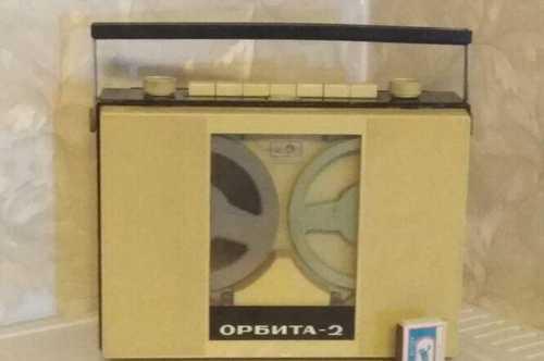 Портативный катушечный магнитофон 70-х годов