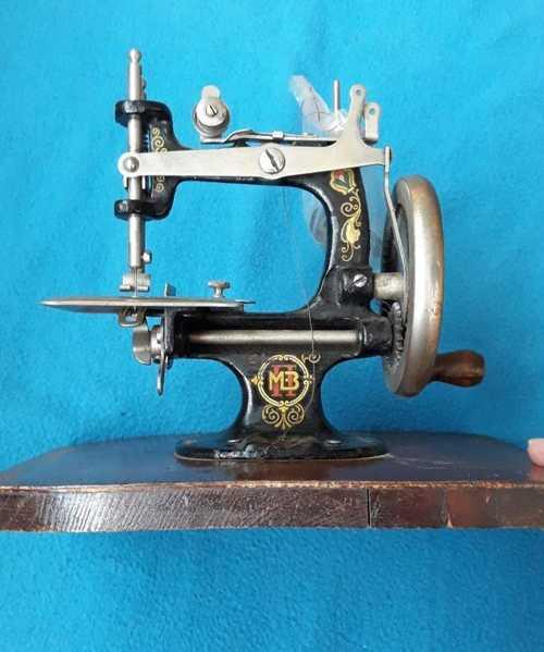 Старинная мини швейная машинка