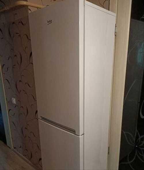 Холодильник Beko rcnk321K00W белый