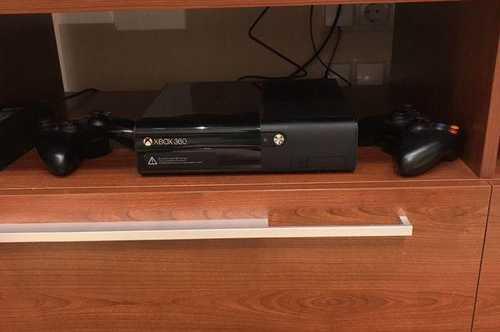 Xbox 360 + Kinect + 2 Джостика + 4 Игры