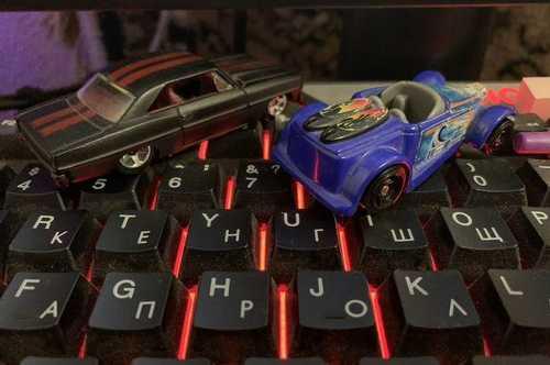 Модель автомобиля hotwheels 2003 и 2007 год