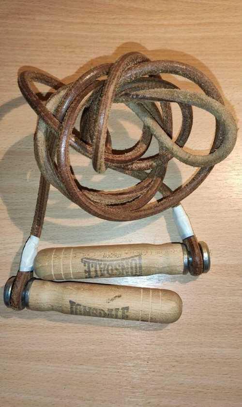 Скакалка кожаная с деревянными ручками Lonsdale