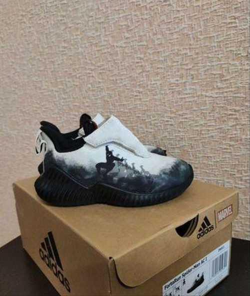 Кроссовки adidas marvel р.24