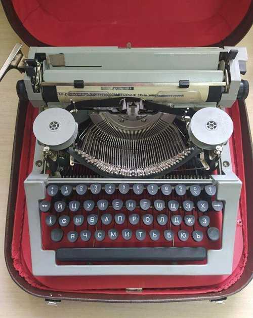 Пишущая машинка "Ортех" пп-215-09