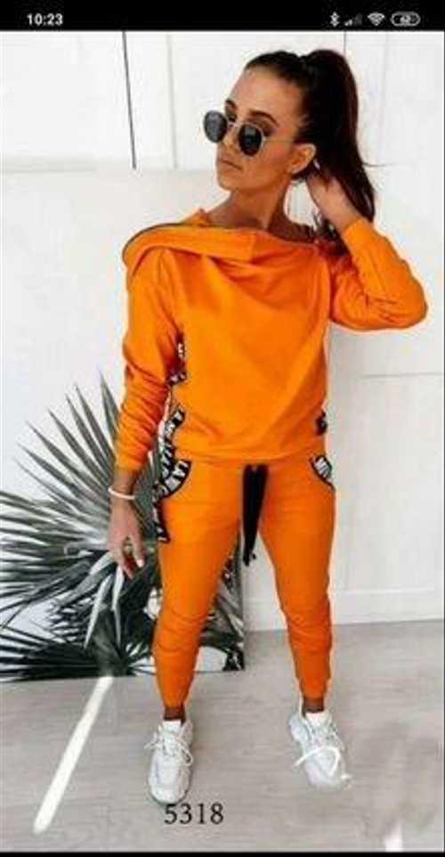 Спортивный костюм оранжевого цвета
