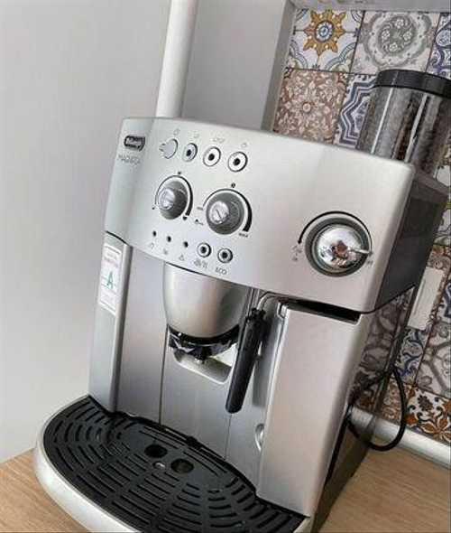 Кофемашина De'Longhi Magnifica esam 4000