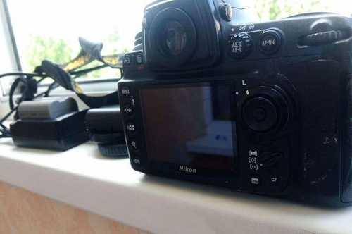 Полнокадровый Nikon D700 с объективом
