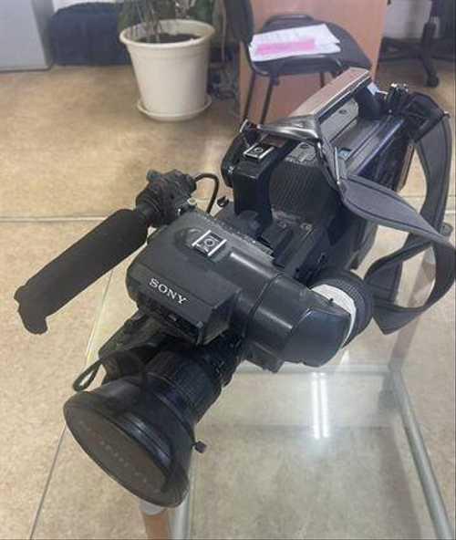 Видеокамера Sony YVW-100p