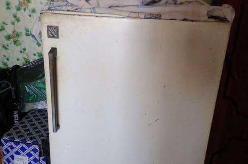 Холодильник бу советский, в рабочем состоянии