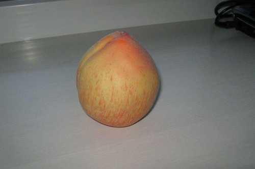 Искусственные фрукты (муляж). Персик