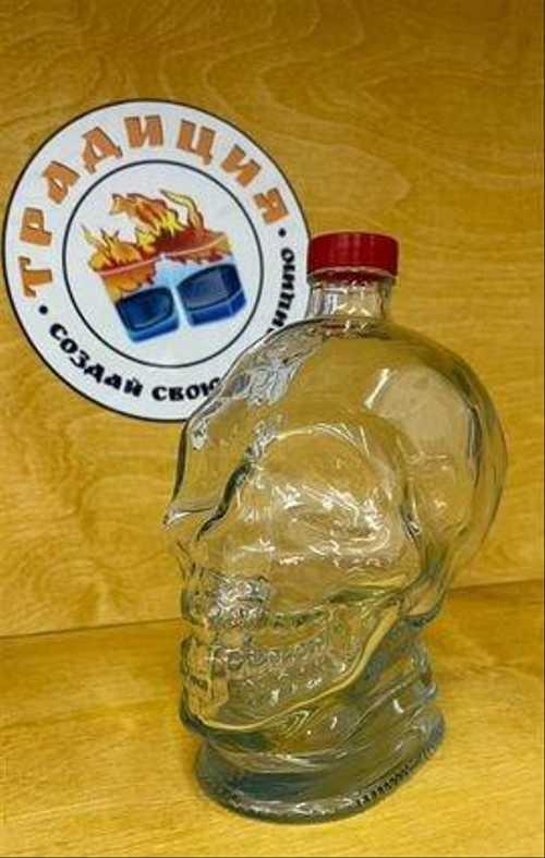 Бутылка стеклянная череп 1 л