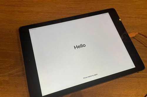 iPad Air 128 GB с оригинальным чехлом Ozaki