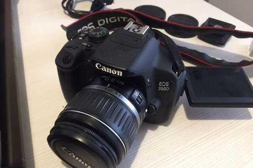 Canon 700D / Штатив / Футляр