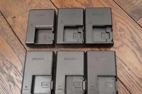 Зарядные устройства для фотоаппаратов Sony разные