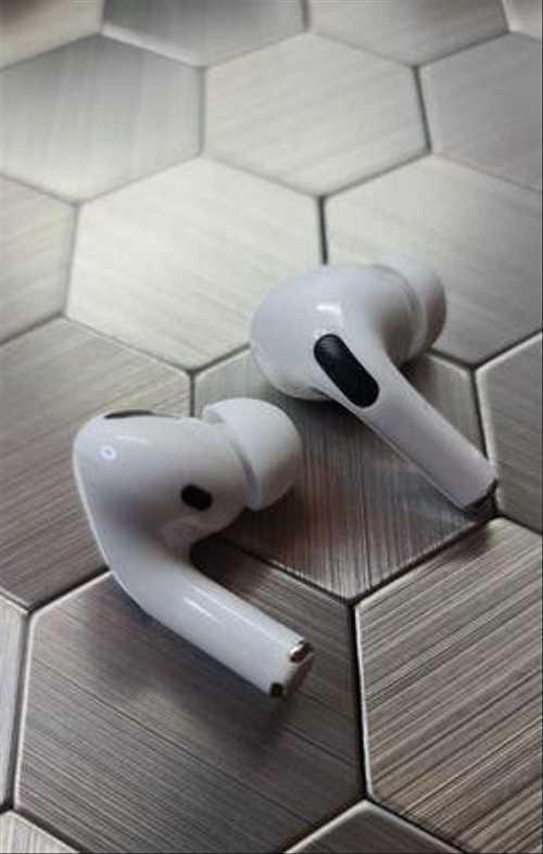 В каком наушнике у airpods микрофон