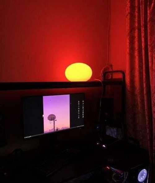 Умная лампа Philips Hue Flourish