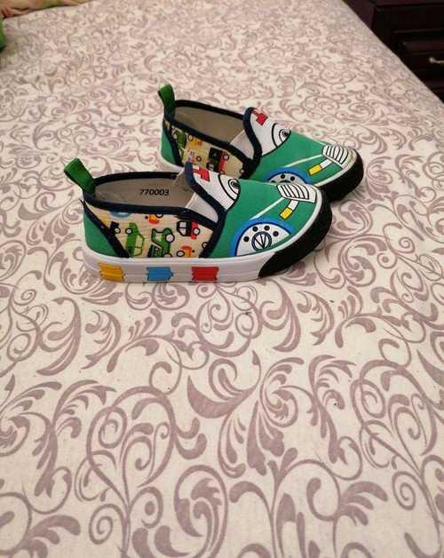Продам детские кеды