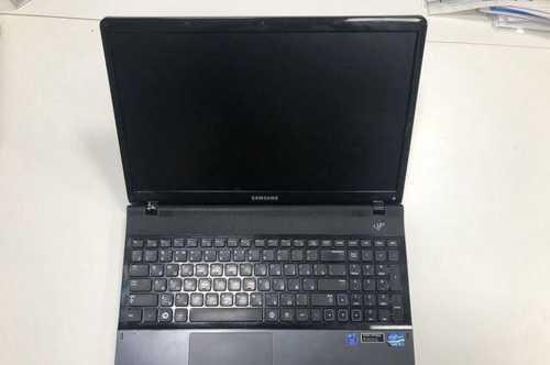 15.6" Ноутбук Samsung NP300E5X-U01RU