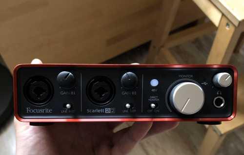 Звуковая карта Focusrite 2i2